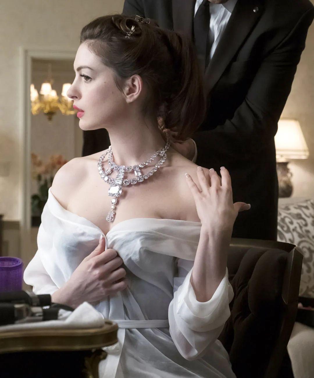 安妮海瑟薇绝美时刻，173cm黄金三围腰臀比，好莱坞最美实力公主