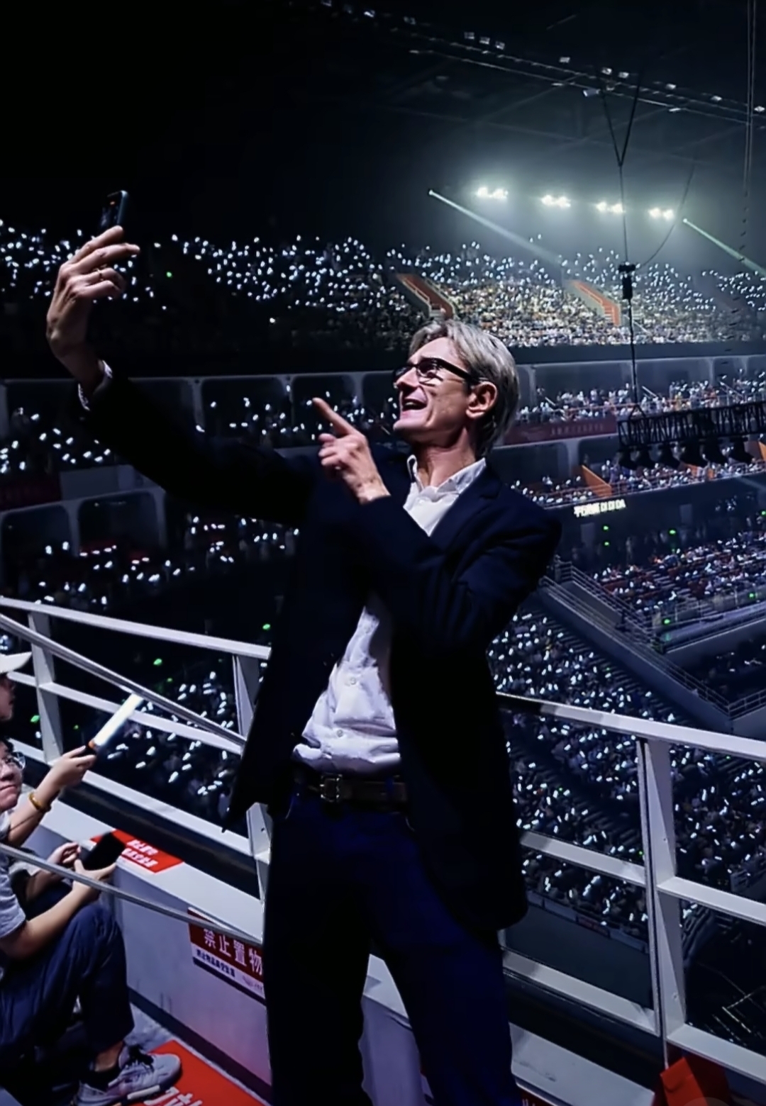 法拉利裁判现身李宇春演唱会