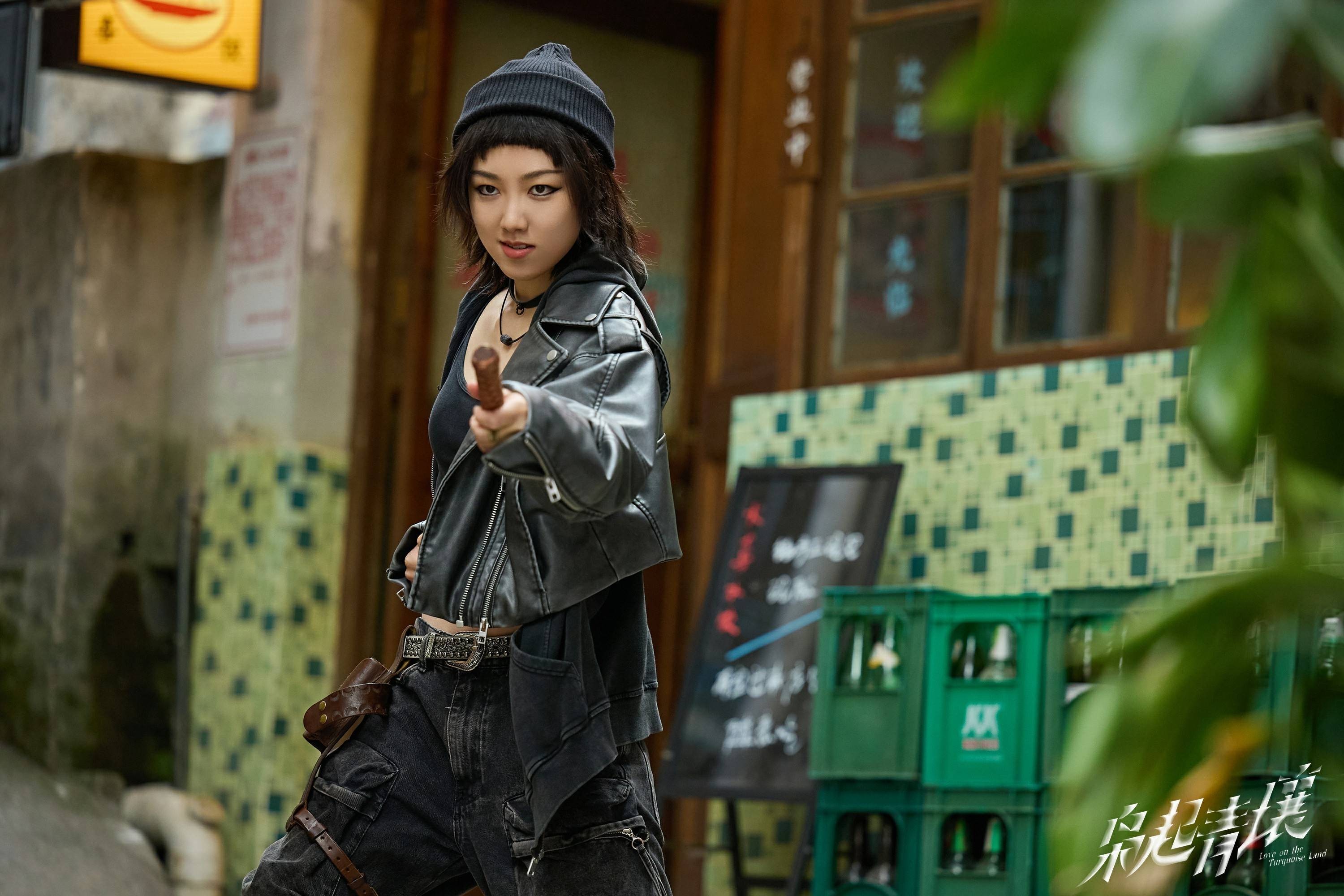 颜卓灵《枭起青壤》收官 余蓉成女性力量新标杆