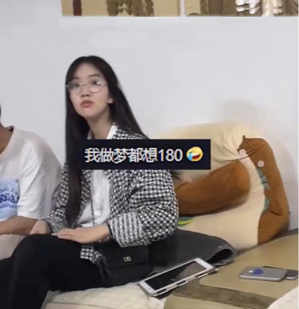 女子晒身高一米八妹妹的素颜,浓眉大眼妥妥初恋女神,网友羡慕了