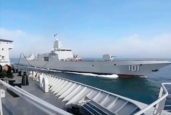 港媒：055驱逐舰10号舰即将下水 入列东海舰队