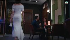 TVB女星张曦雯新剧S形身材抢镜，遭男拍档狼吻香肩，演心机女获赞